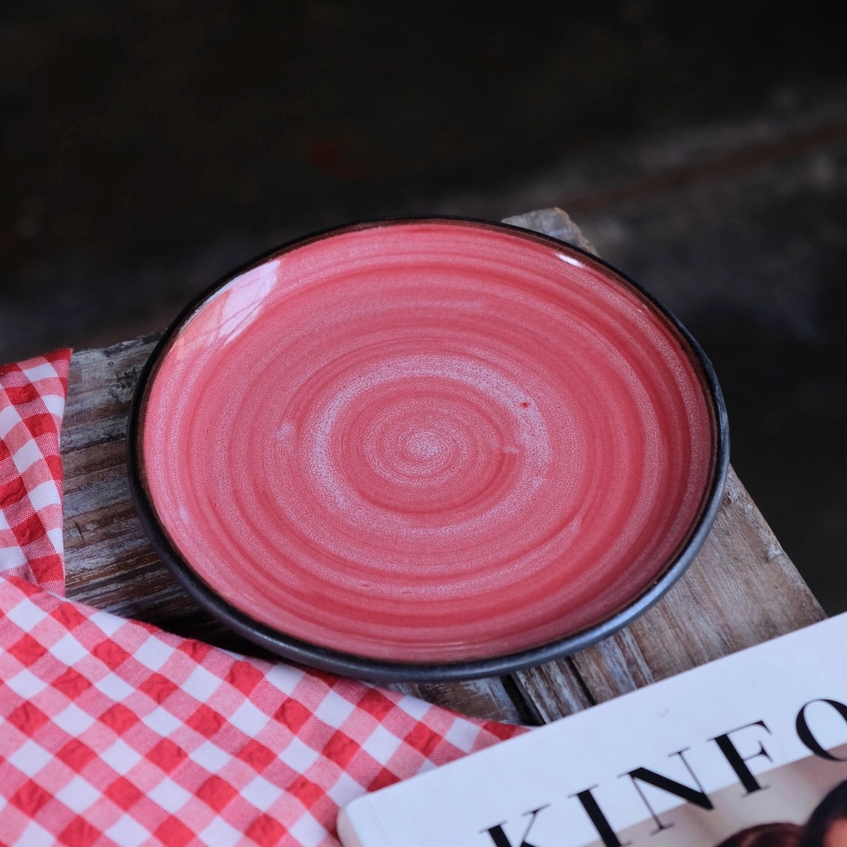 Plate Keramik Merah Kuas